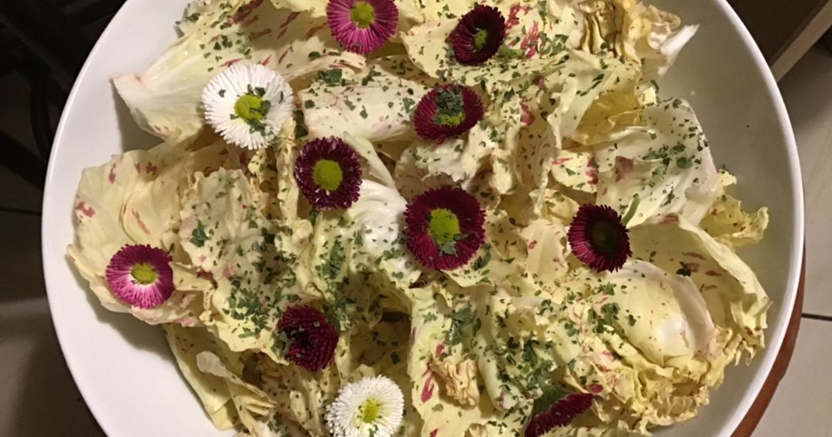 Salade Castelfranco Aux Fleurs Comestibles Sauce Framboises de Mila ...