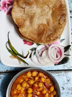 Masala Chole Puri Recipe by Priya Daryani - Cookpad