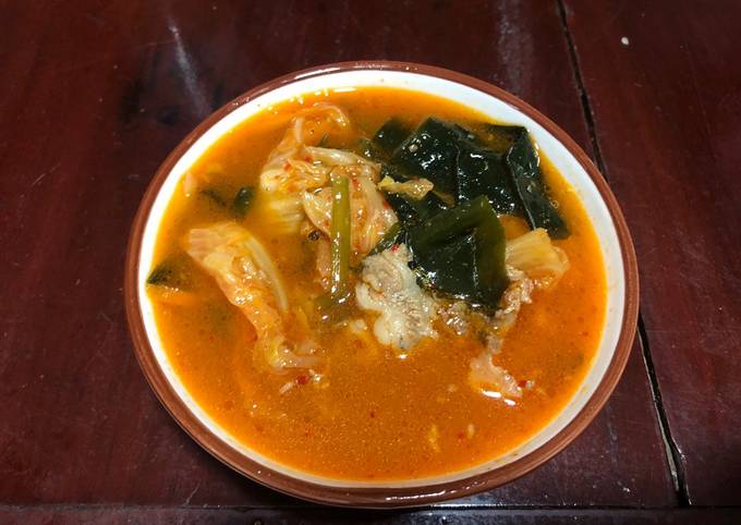 Cách Nấu Canh Kim Chi Rong Biển: Món Ăn Đậm Đà Chuẩn Vị Hàn