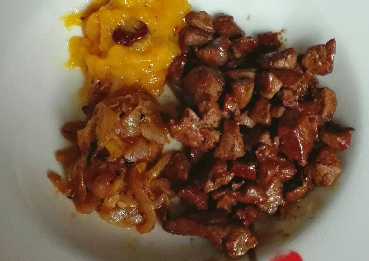 Hígado troceado con puré de mango y cebolla pochada Receta de Janire ...