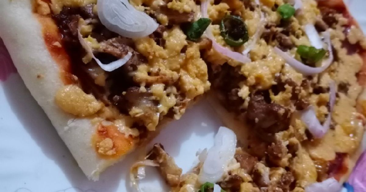 Chicken Cheesy Pizza Recipe by Misbah Rasheed Qureshì - Cookpad
