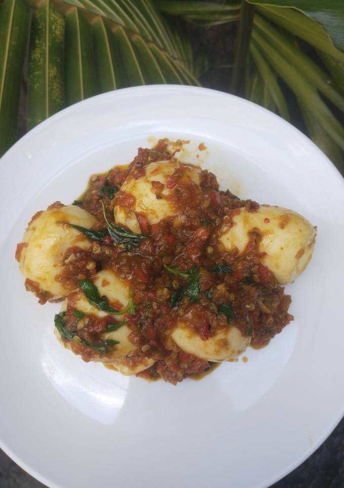 Resep Telur kuning masak kemangi oleh Dhelly - Cookpad