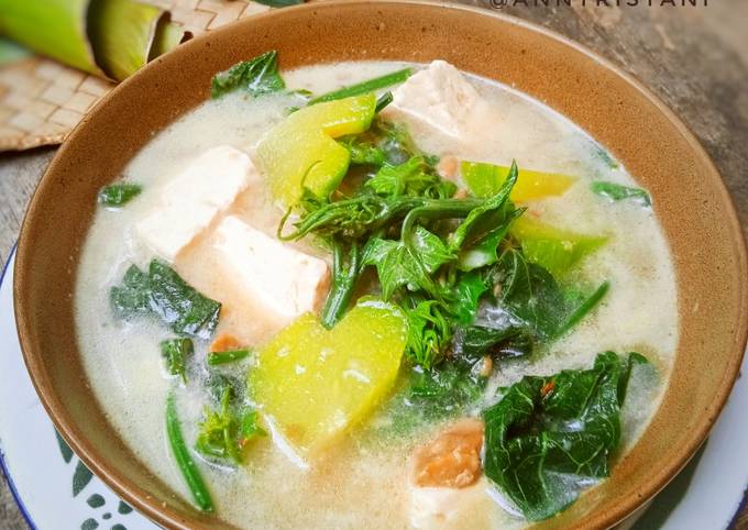 Resep Pucuk labu siam kuah santan ~sayur bobor~ oleh Anny Risyani - Cookpad