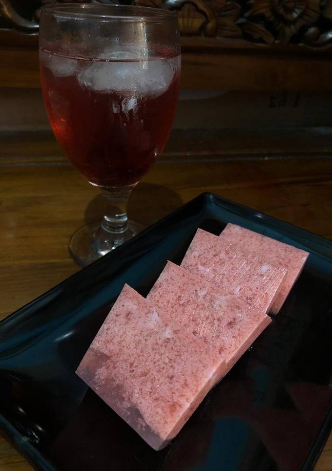 Resep Puding lumut susu bunga Rosella oleh Nining - Cookpad