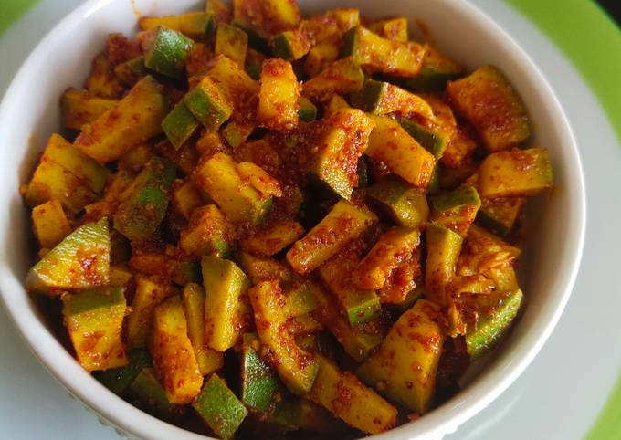 आंबा लोणच (amba lonche recipe in marathi) रेसिपी Chhaya Paradhi द्वारे ...