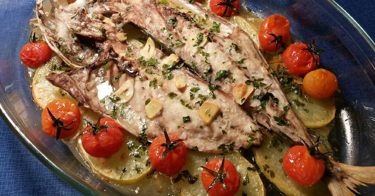 Jurel blanco del estrecho con patatas al ajillo y cherrys asados Receta ...