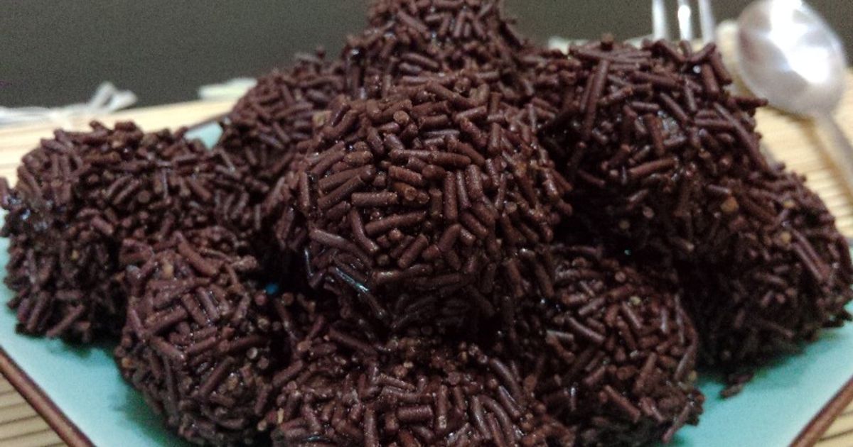 Resep Triple Chocolate Biscuit Ball A.K.A Bola Biskuit Coklat oleh Dian ...