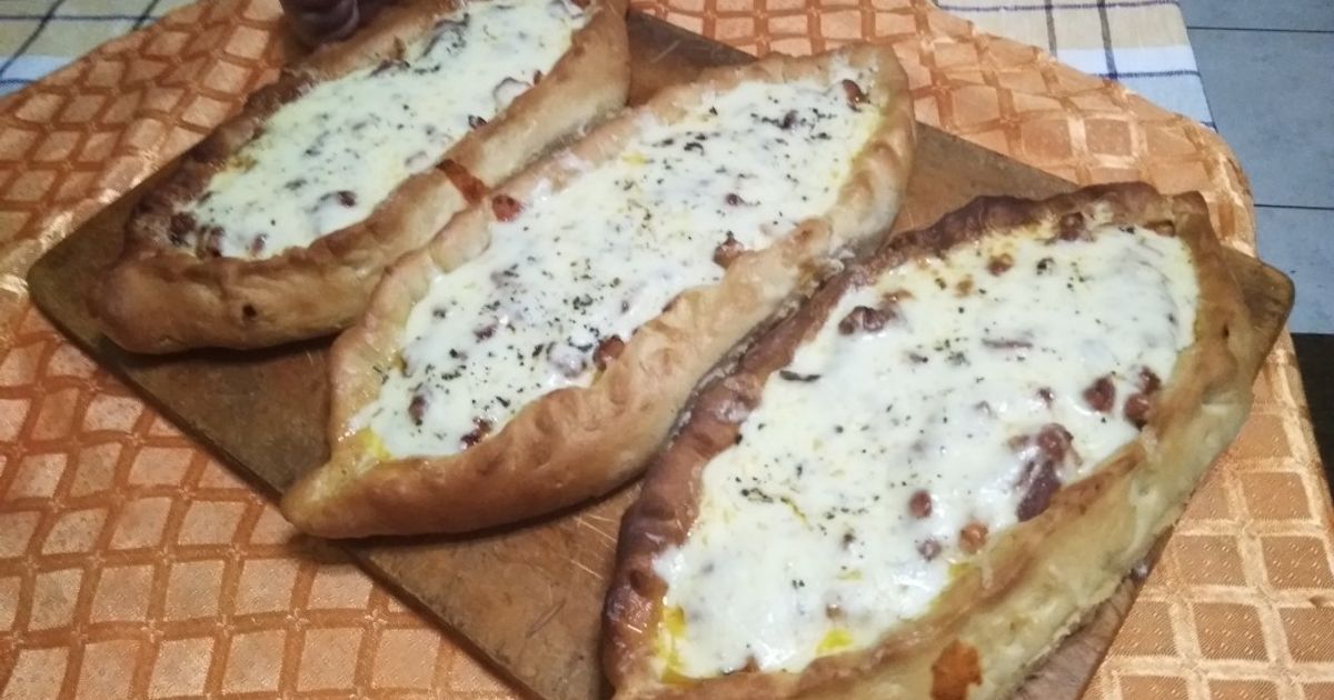 Peinirli With Tomato, Mozzarella, Basil, And Smoked Turkey 😋 Recipe By ...