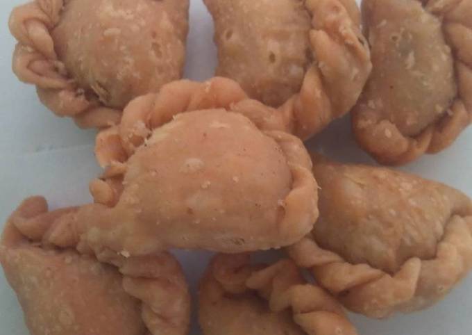 Resep Pastel kering mini oleh Tri setyowati - Cookpad