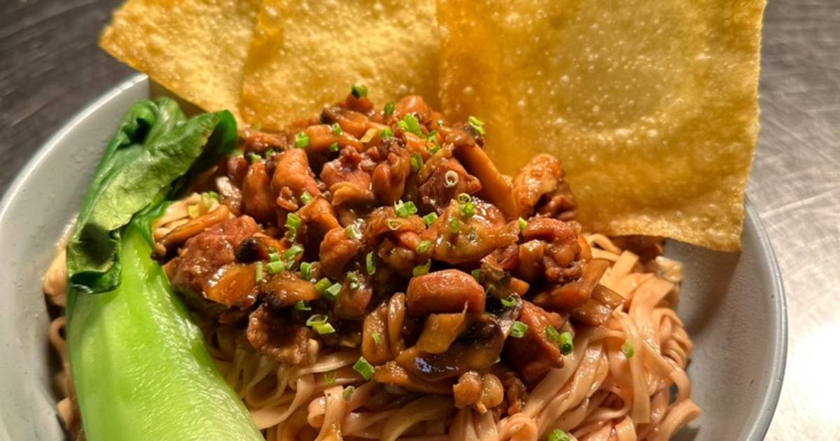 Resep Mie Ayam Jamur Al a Chef 5⭐️ oleh Chef Isna Anas - Cookpad