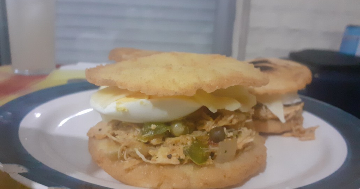 Tostadas De Harina Rellenas De Gallina (Arepas Tipo Reina Pepia Receta ...