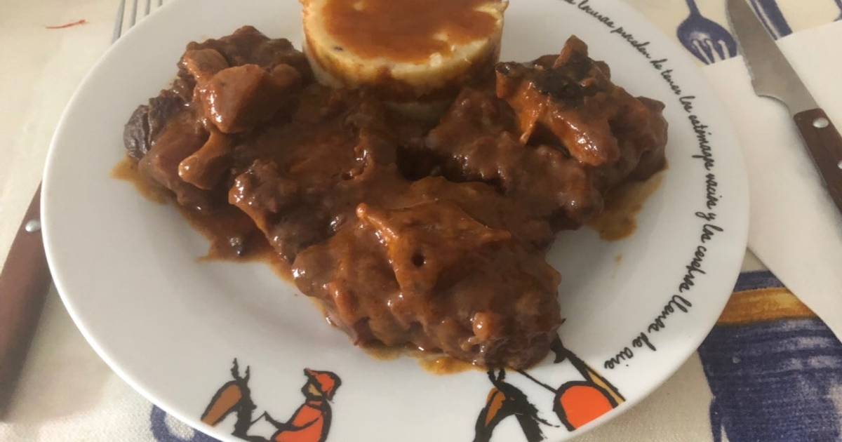 Rabo de toro en salsa a mi manera con timbal de puré de patata con ...