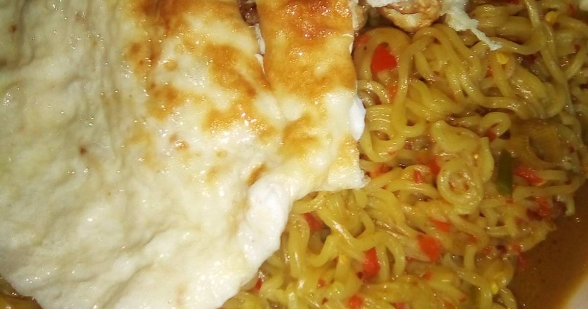 Dafadukan indomie with fried egg girki daga Aisha Lawal Ibrahim - Cookpad