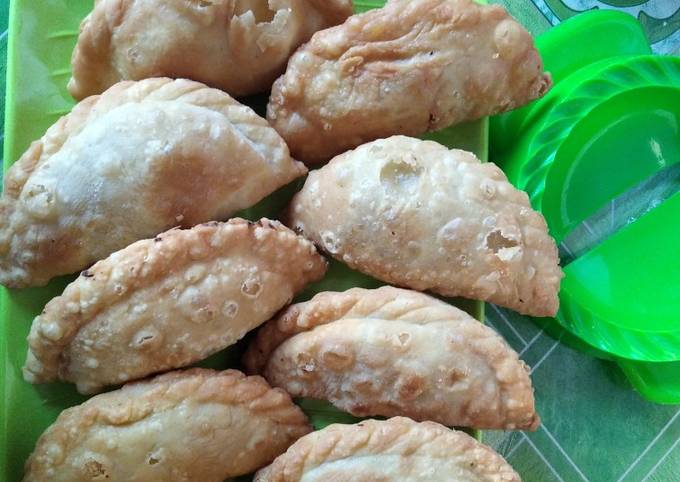 Resep Pastel renyah isi sayur 🥕🥔 oleh Vivi - Cookpad