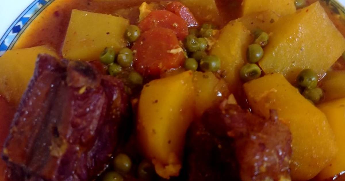 Papas guisadas con costillas Receta de Isa FC- Cookpad