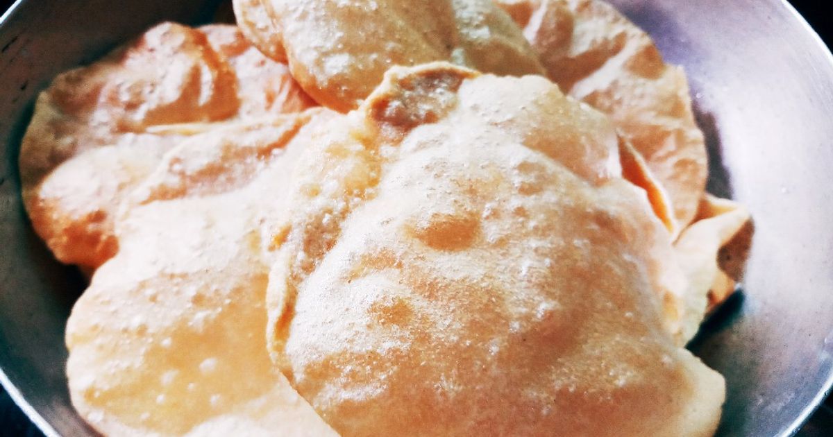 नारळ गुळाची गोड पुरी (Naral Gulachi God Puri Recipe In Marathi) रेसिपी ...
