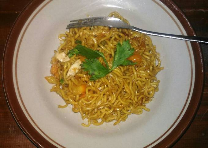 Resep Mie goreng manis oleh Triana - Cookpad