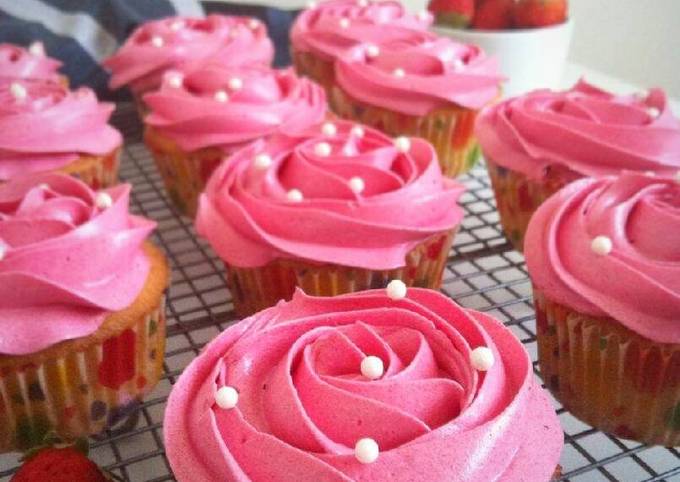 Resep Vanilla Cupcakes Lembut oleh Fitri Sasmaya - Cookpad