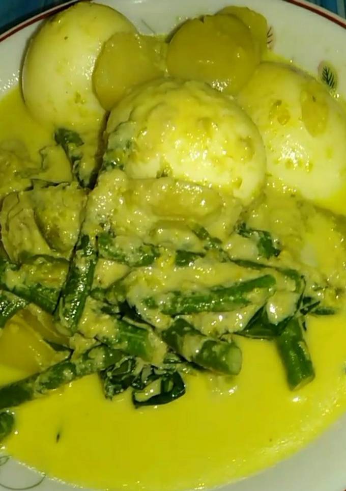 Resep Gulai kuning telur campur rempah-rempah oleh Tina Oktaviani - Cookpad