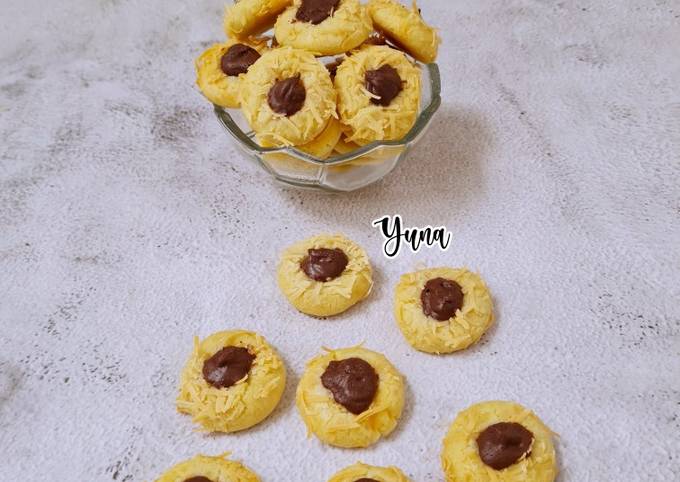 Resep Choco Cheese Thumbprint Cookies oleh Yuna - Cookpad