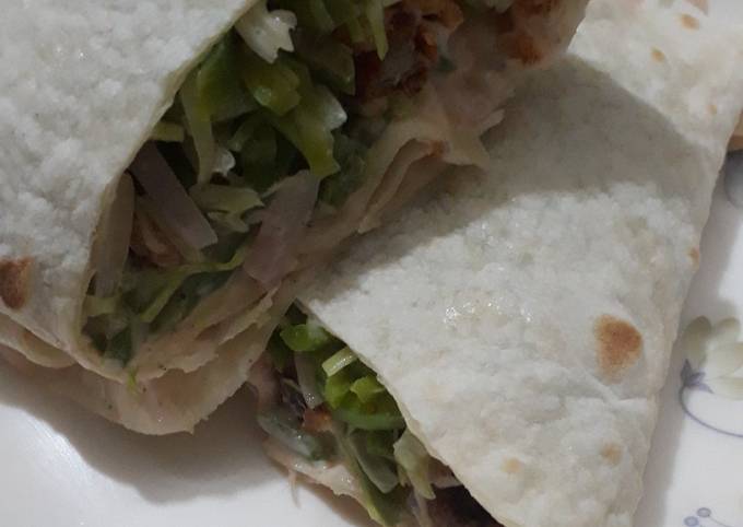 Dynamite chicken wraps.. Recipe by Maryam ghulam - Cookpad