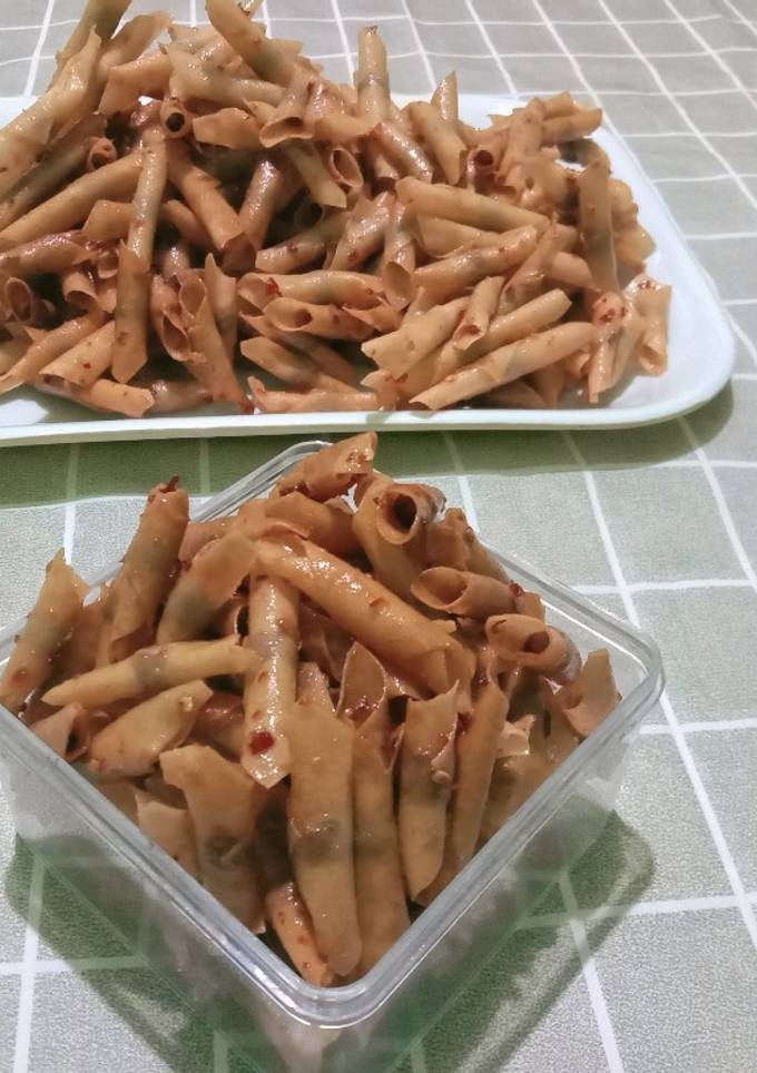 Resep Kacang Sembunyi Pedas Manis Dari Kulit Lumpia oleh Mama Kafa ...