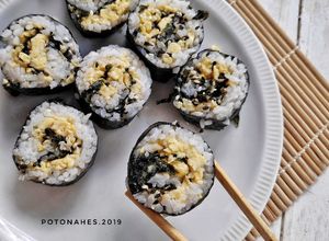Resep sushi rumahan enak dan mudah dibuat, cocok untuk bekal!