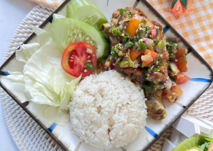 Resep Nasi ayam sambal pecak oleh Dewi Masitah - Cookpad