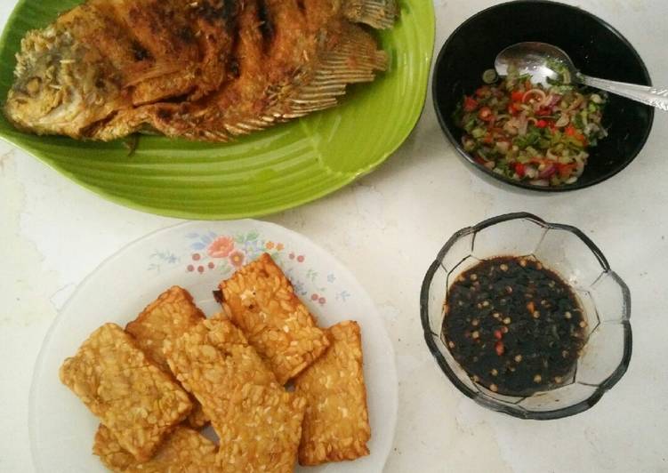 Resep Gurame goreng sambal matah oleh Rahmi Novitasari - Cookpad Resep Gurame goreng sambal matah oleh Rahmi Novitasari - Cookpad