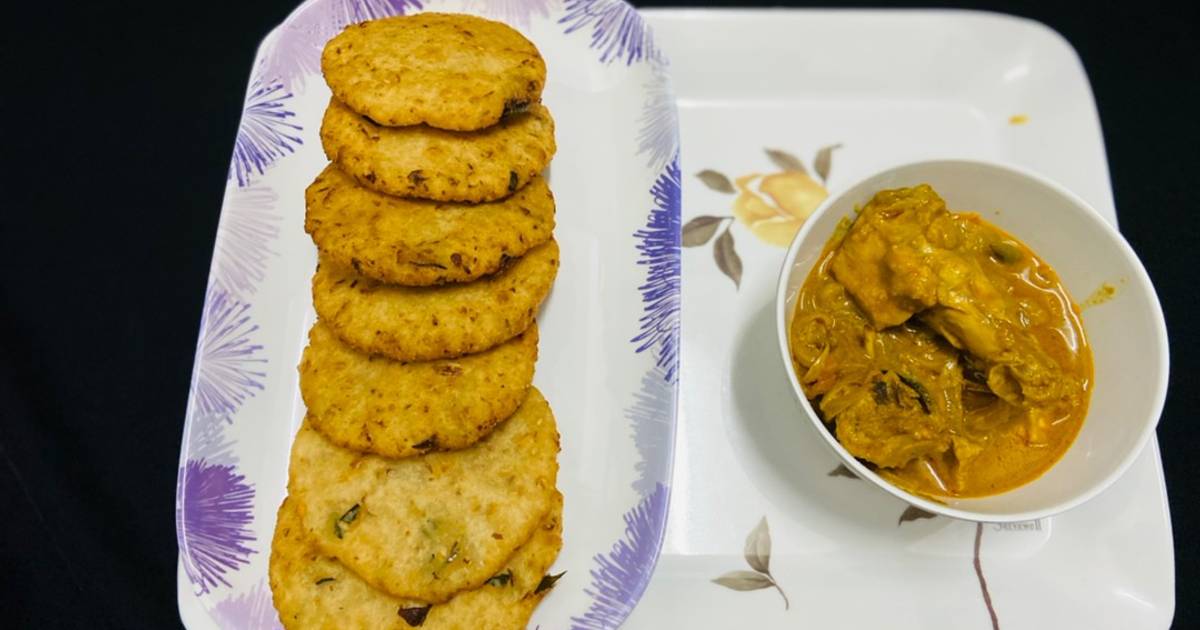 Poricha pathiri or deep fried pathiri Recipe by Travel with Hena - Cookpad