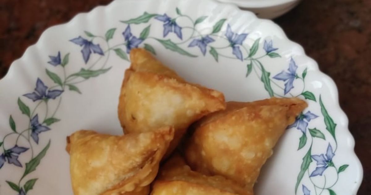 Aloo Matar Samosa Recipe by Poonam Joshi - Cookpad
