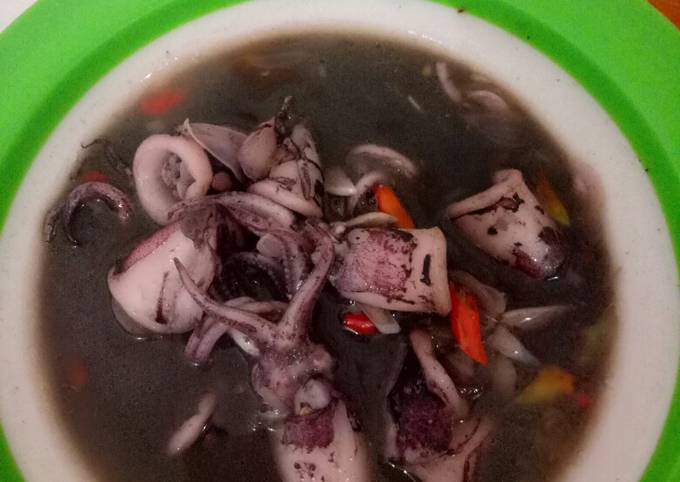 Resep Cumi kuah item simple oleh momy adhe. - Cookpad