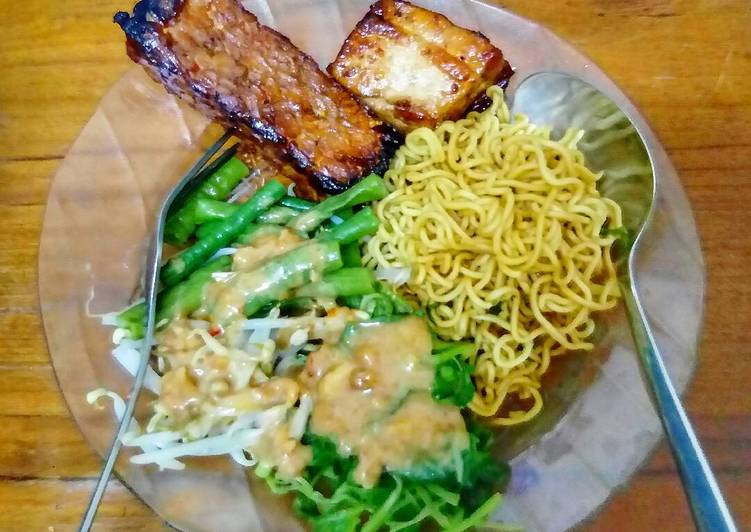 Resep Bakmi pecel oleh Alin Januartie - Cookpad