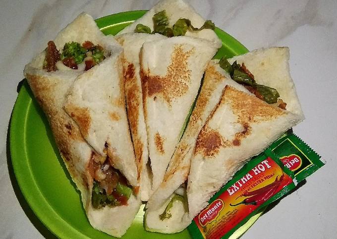 Resep Kebab roti tawar oleh Aning Zamy - Cookpad