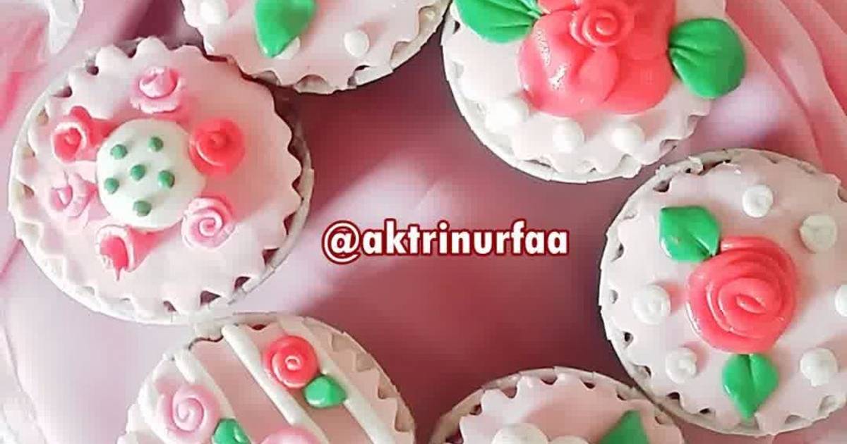 Resep Cupcake with fondant oleh aktrinurfaa - Cookpad