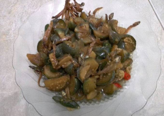 Resep Terong ijo masak teri oleh Dini Nurhayati - Cookpad