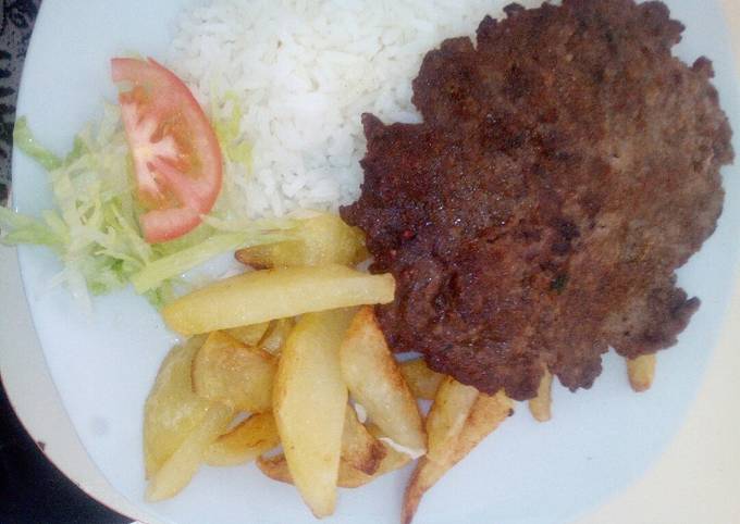 Apanado con papas fritas Receta de Mercedes Huaman Flores- Cookpad