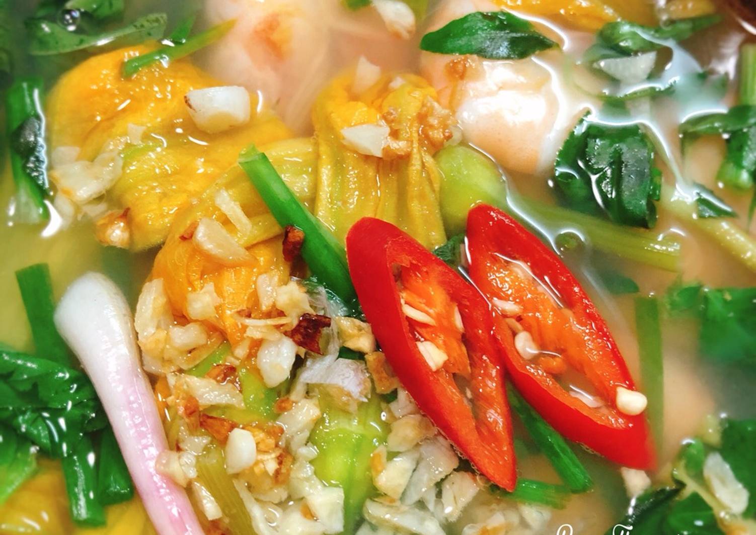 Cách Làm Món Canh Chua Tôm Bông Bí của Rose Truong - Cookpad