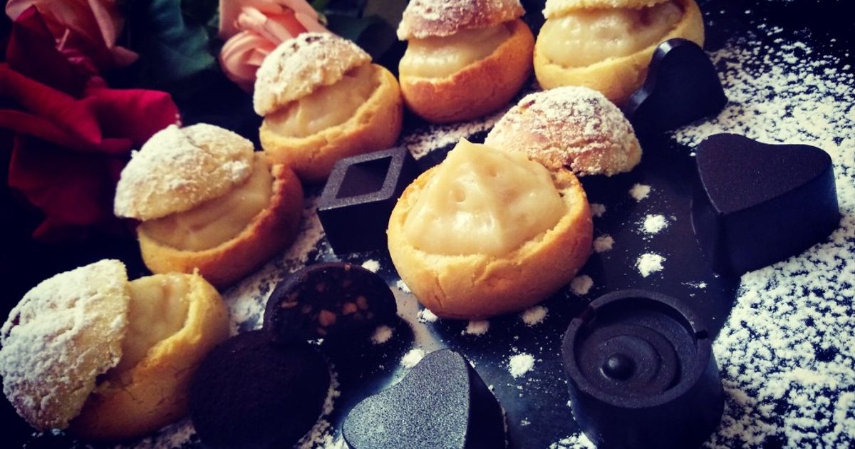 Mini Cream Puffs With Caramelized Apple Pastry Cream Recipe by Moon ...