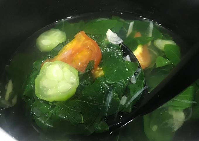 Resep Sayur bening katuk dan oyong oleh Sharastia DP. - Cookpad