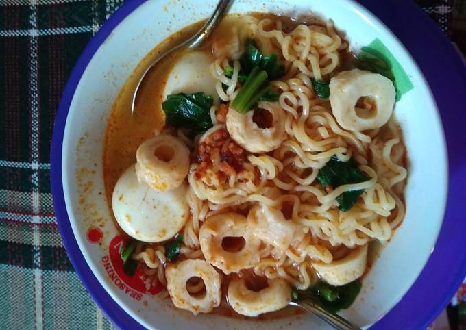 Resep MiewaSalur (mi kuah,chikuwa,Sawi,telur) oleh Faridha - Cookpad