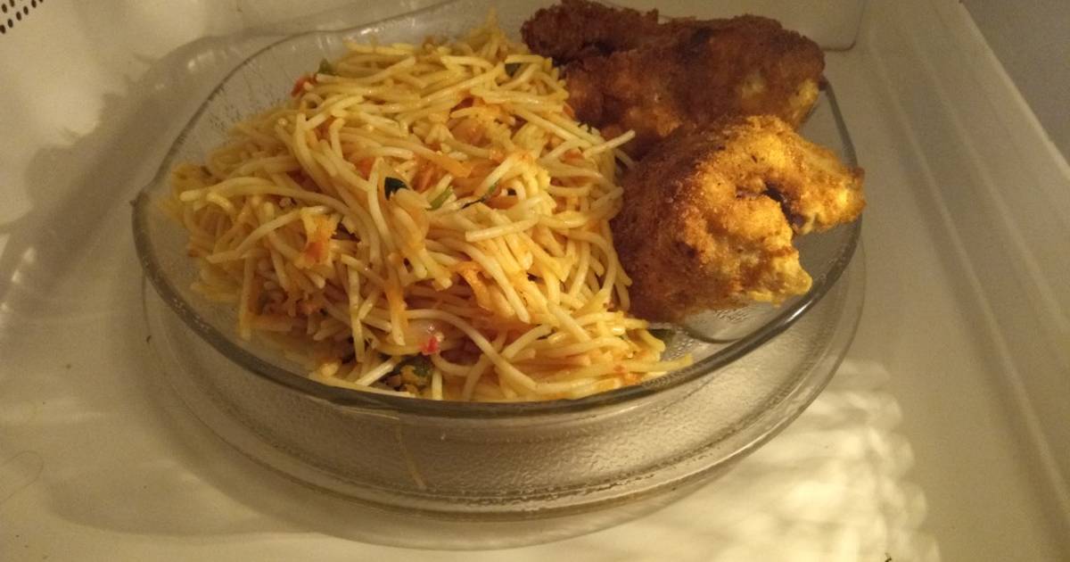 Fried spaghetti with coated chicken Recipe by sherine cindy - Cookpad