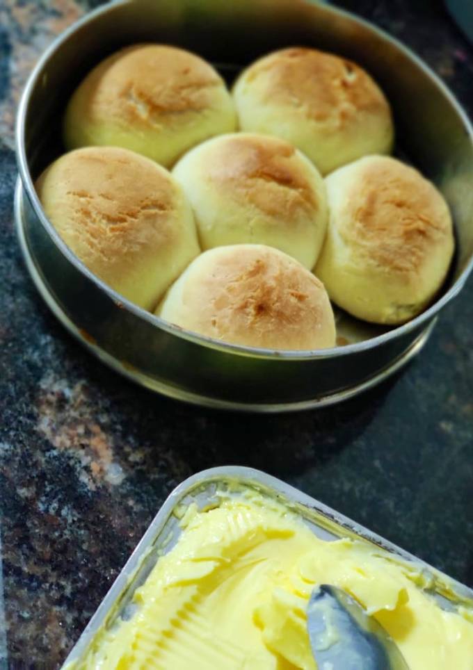 No Oven Ladi Pav / Pav Recipe in Cooker | Home made pav Recipe by The ...