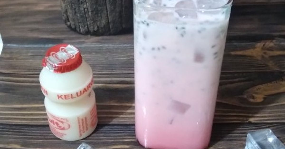 Resep es kekinian dengan yakult rumahan enak dan mudah - Cookpad