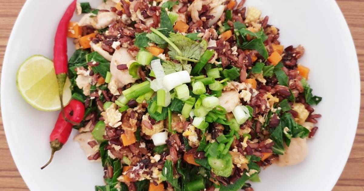 สูตร ข้าวไรซ์เบอรี่ผัดผักรวมอกไก่ โดย patty wong - Cookpad