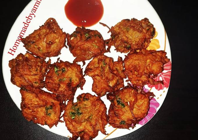 Onion Bonda Recipe by HomemadeByAmirtha - Cookpad