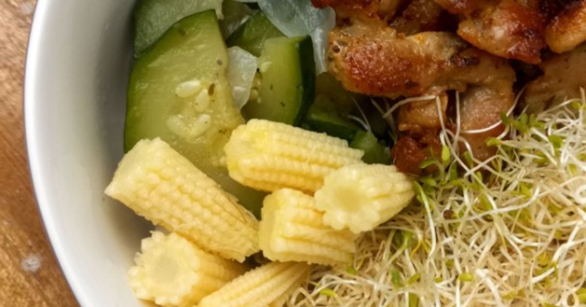 Bowl De Cerdo Frito, Zuquini, Alfalfa Y Elote Baby 🍲 Receta de Monica ...