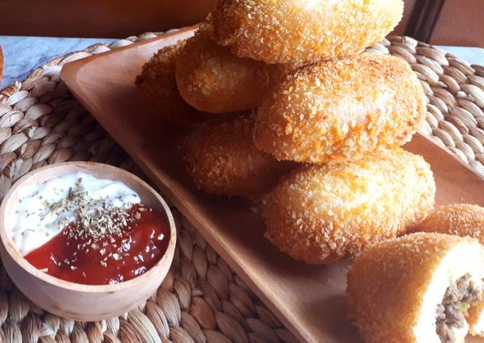 Resep Roti goreng isi daging. Empuk dan kokoh oleh Dapur Mentari - Cookpad
