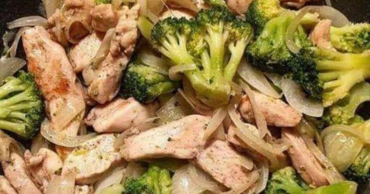 Hagymás-brokkolis csirkemell | Fodor-Tóth Eszter receptje - Cookpad ...