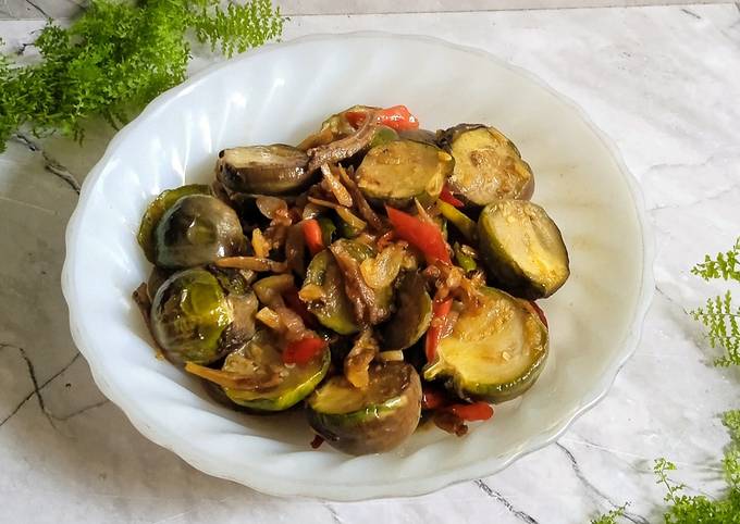 Resep Tumis Terong Lalap Cabe Tomat oleh Wati Wartini - Cookpad